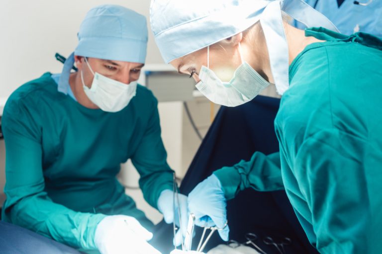 Perito experto en cirugía forense - Peritaje médico forense